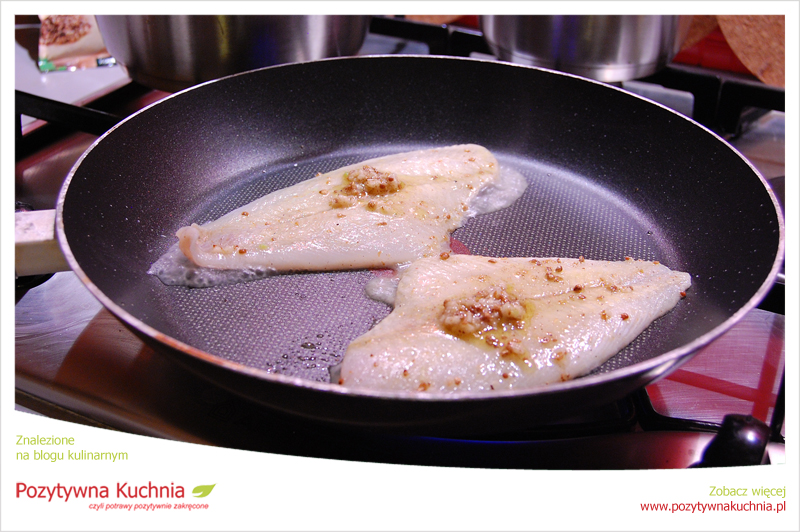 Limanda ze szparagami i marchewką przepis | Dorota Kamińska