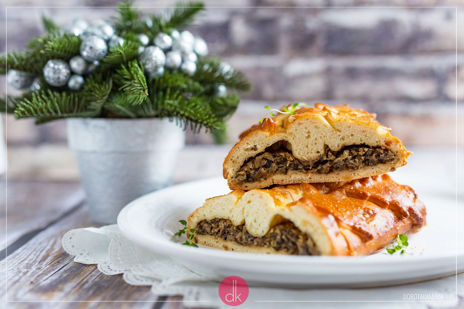 Kulebiak z kapustą i grzybami przepis | Dorota Kamińska